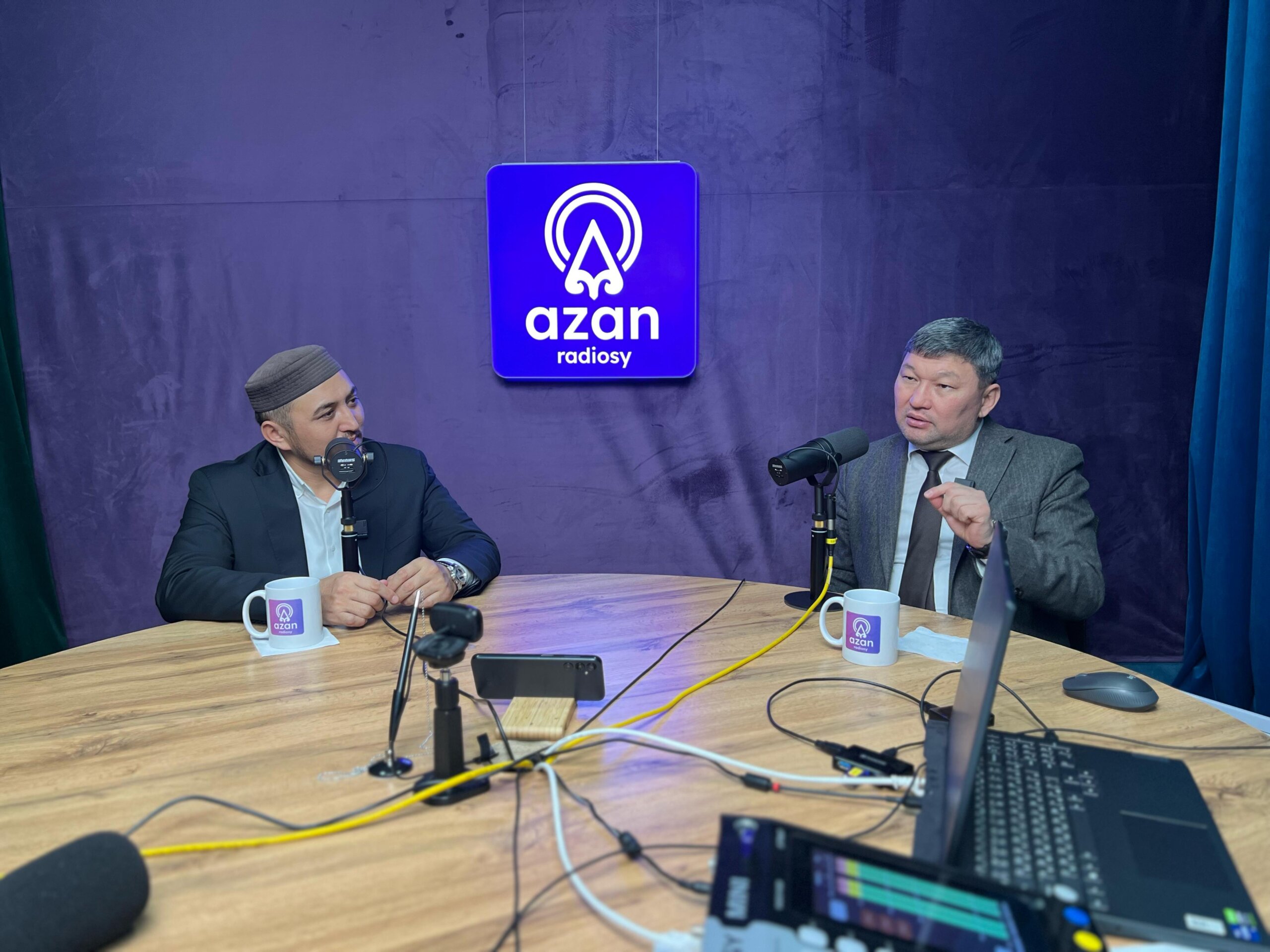 Исламтанушы ғалым Қайрат Құрманбайұлы «Azan» радиосына сұхбат берді (+ ВИДЕО) | AMIN.KZ