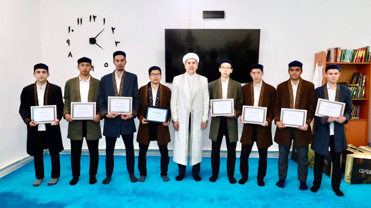 БАС ИМАМ ШӘКІРТТЕРГЕ СЕРТИФИКАТ ТАБЫСТАДЫ | AMIN.KZ