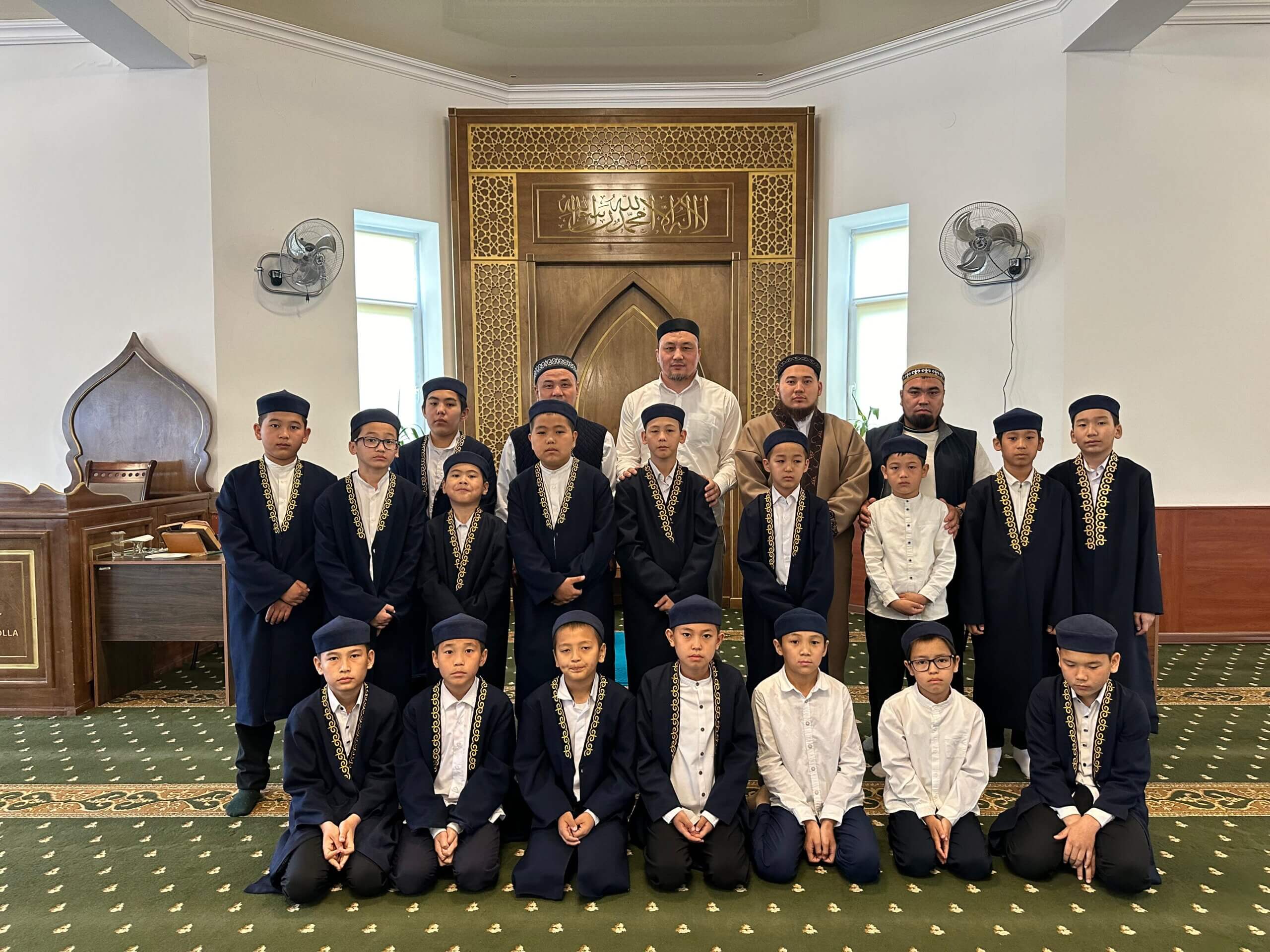 ЖАУАПТЫ ҰСТАЗ МЕШІТ ШӘКІРТТЕРІМЕН СҰХБАТТАСТЫ | AMIN.KZ